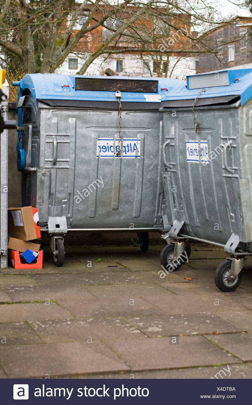 Altpapier Container High Resolution Stock Photography and Images - Alamy