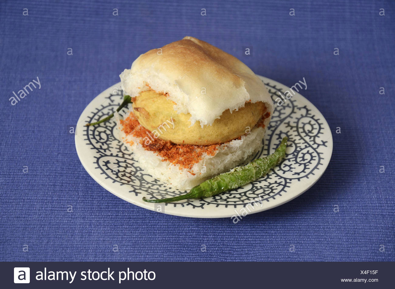 Indian Snack Food Vada Pav High Resolution Stock Photography and Images ...