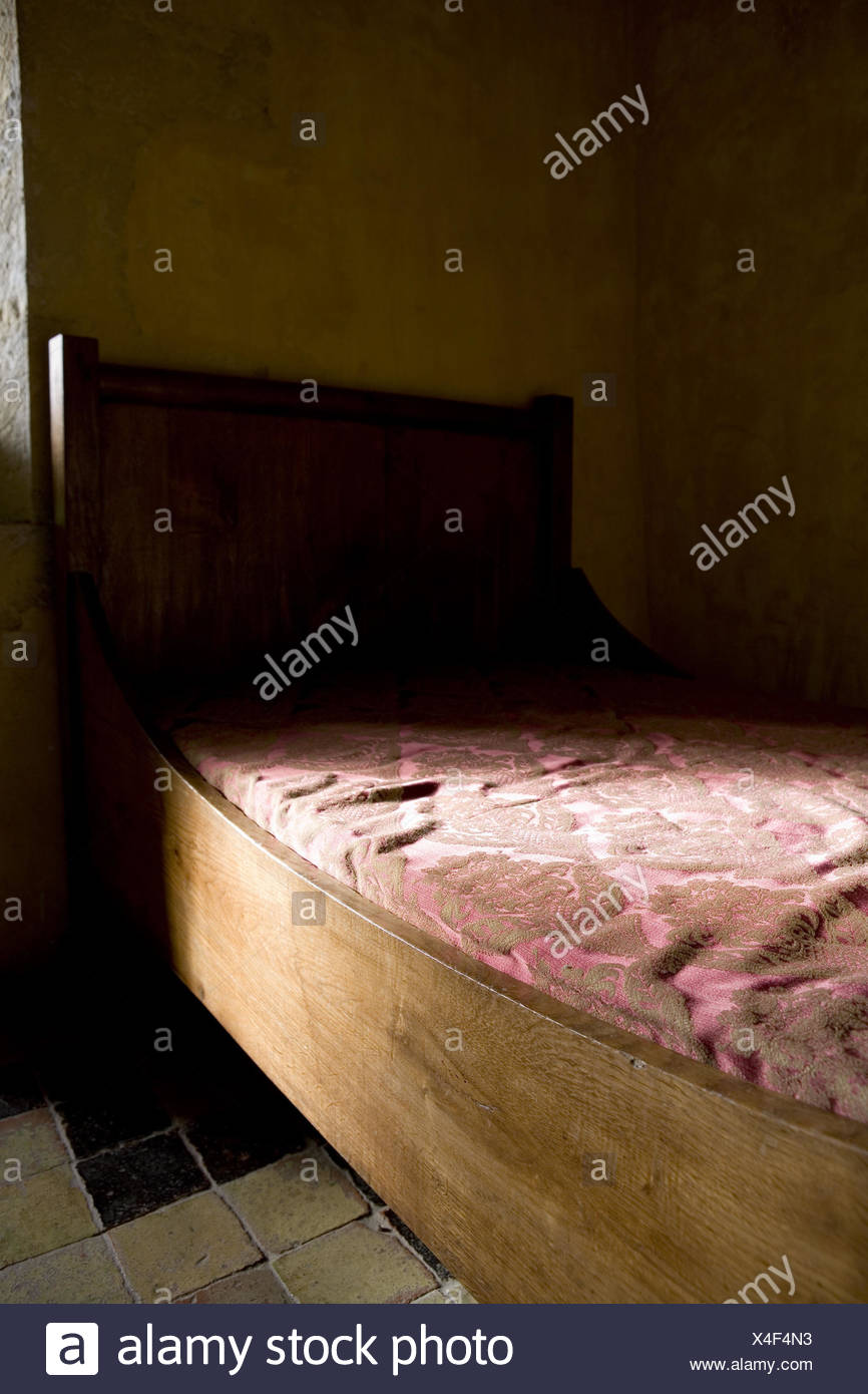 Medieval Bed Sleep High Resolution Stock Photography and Images - Alamy
