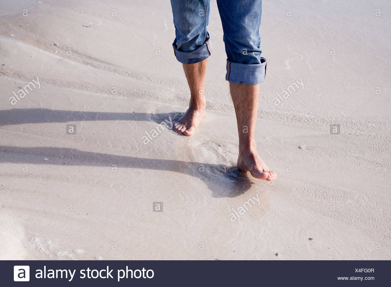 Barfuss Im Sand und Am High Resolution Stock Photography and Images - Alamy
