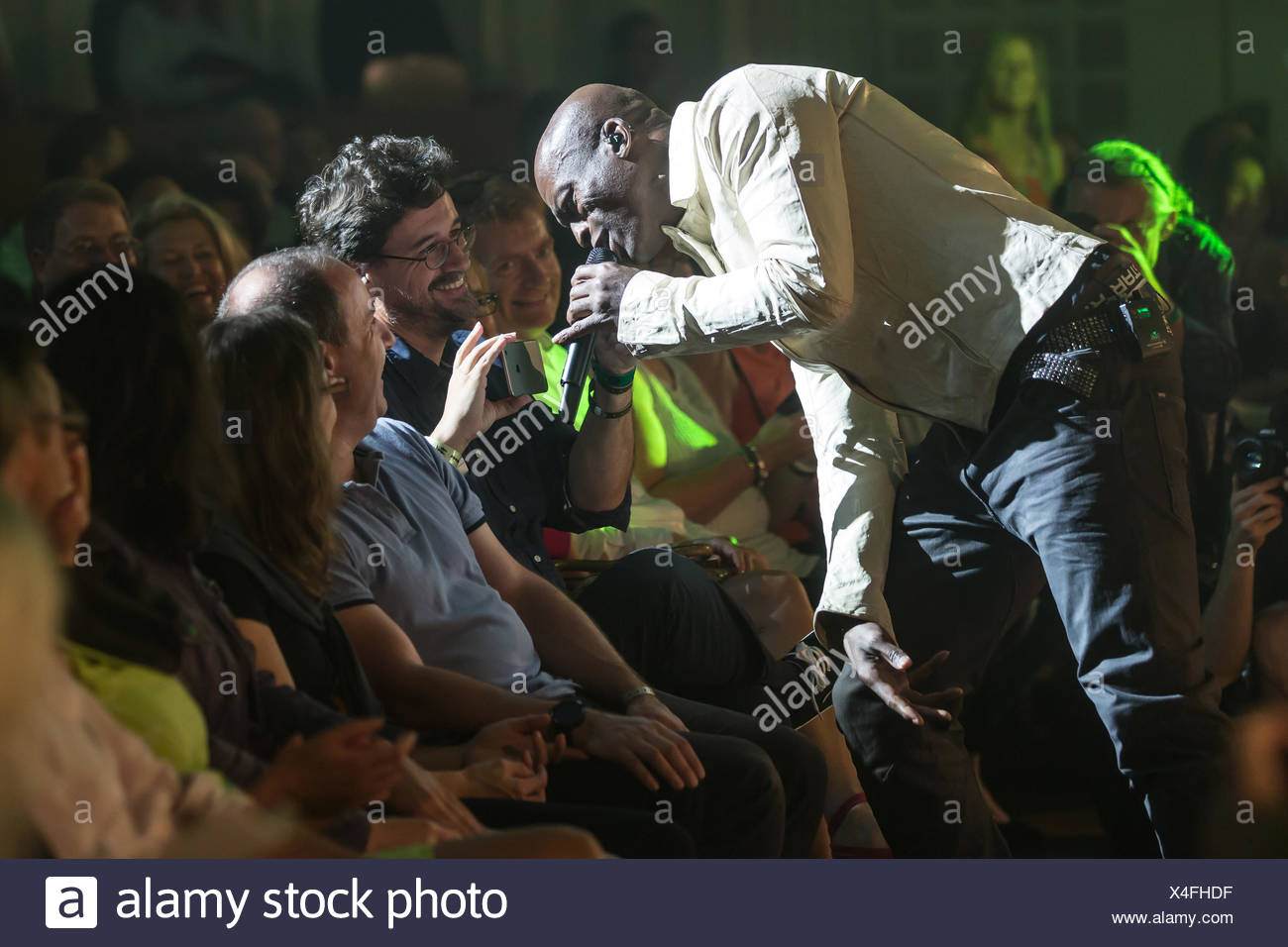 Seal Singer Stock Photos & Seal Singer Stock Images - Alamy