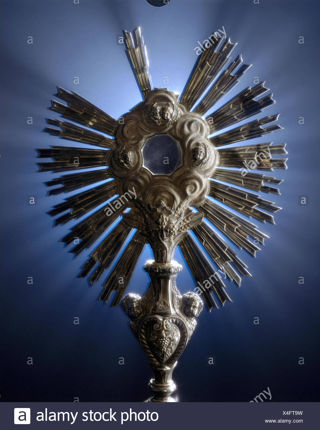 Monstrance High Resolution Stock Photography and Images - Alamy