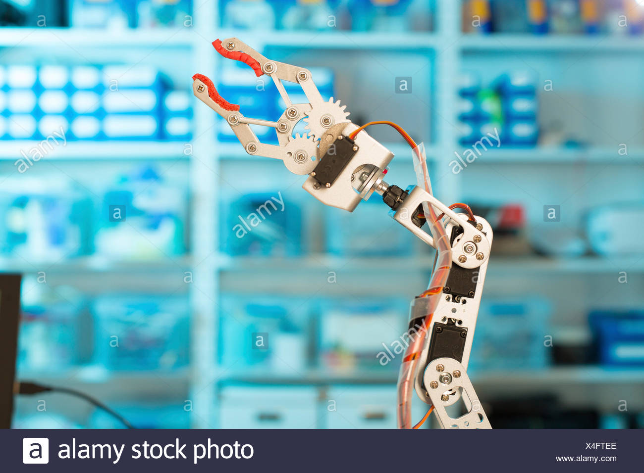 Robotic Arm Stock Photos & Robotic Arm Stock Images - Alamy