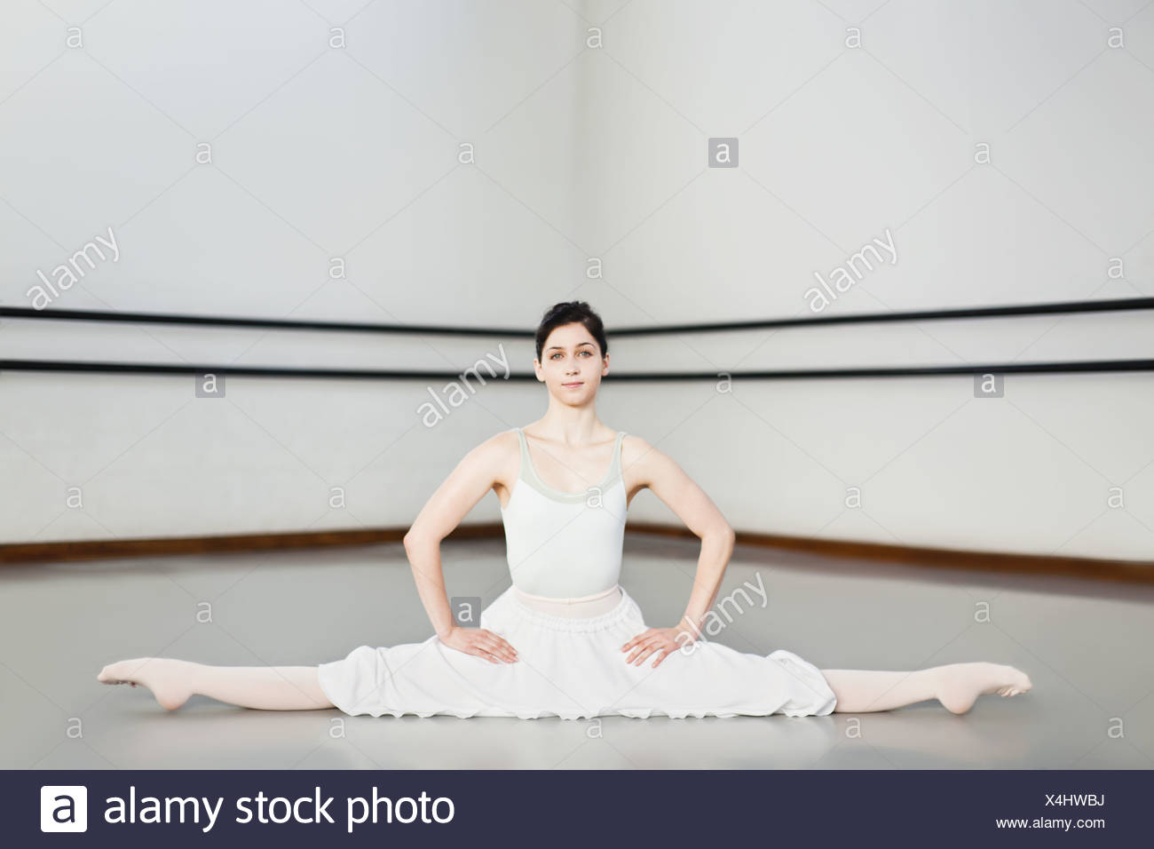 Woman Doing The Splits Stock Photos & Woman Doing The Splits Stock ...