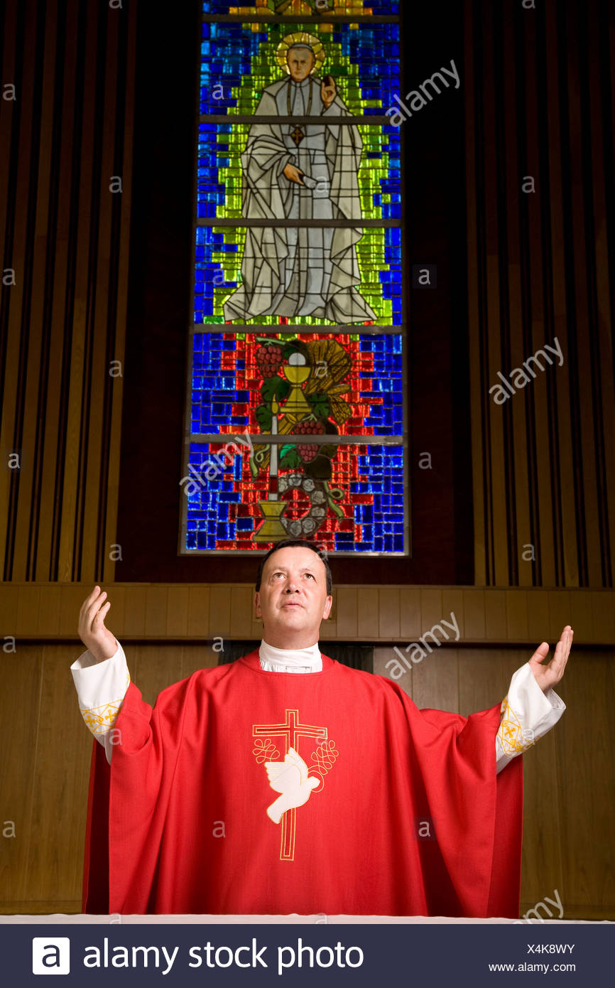 Catholic Clergy Stock Photos & Catholic Clergy Stock Images - Alamy