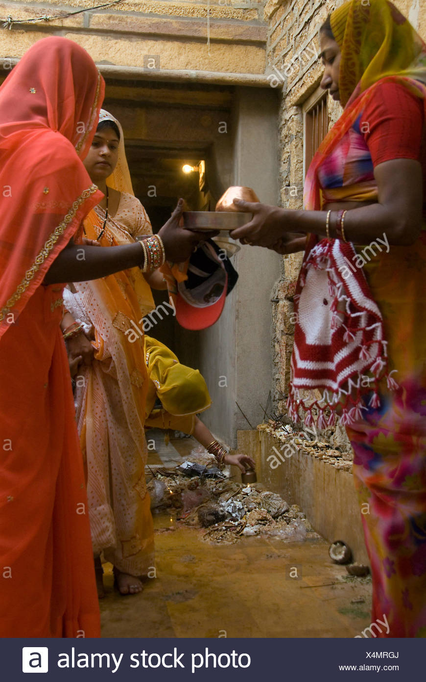 Woman Performing Pooja Stock Photos & Woman Performing Pooja Stock ...