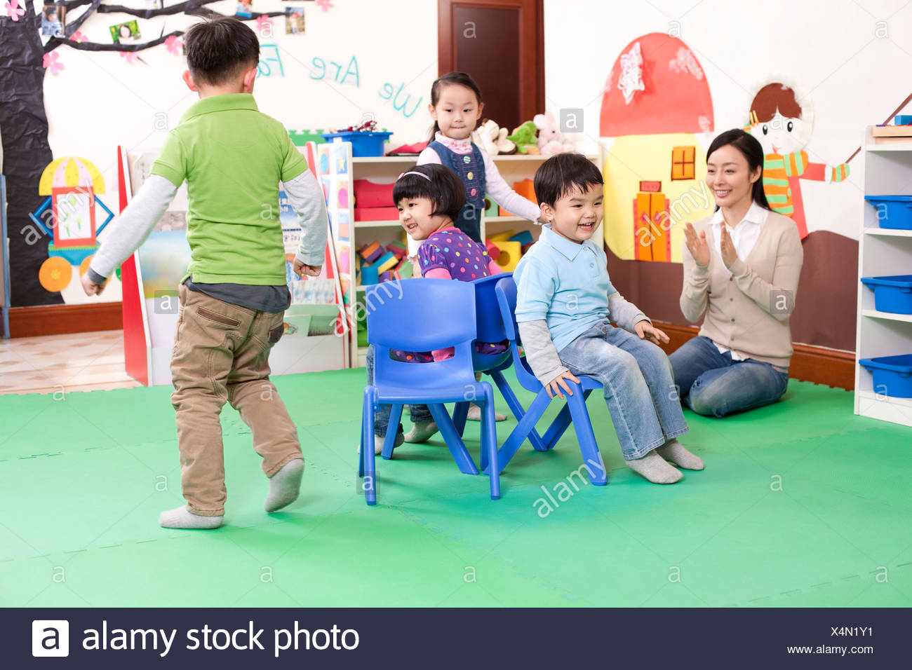 Playing Musical Chairs Stock Photos & Playing Musical Chairs Stock ...