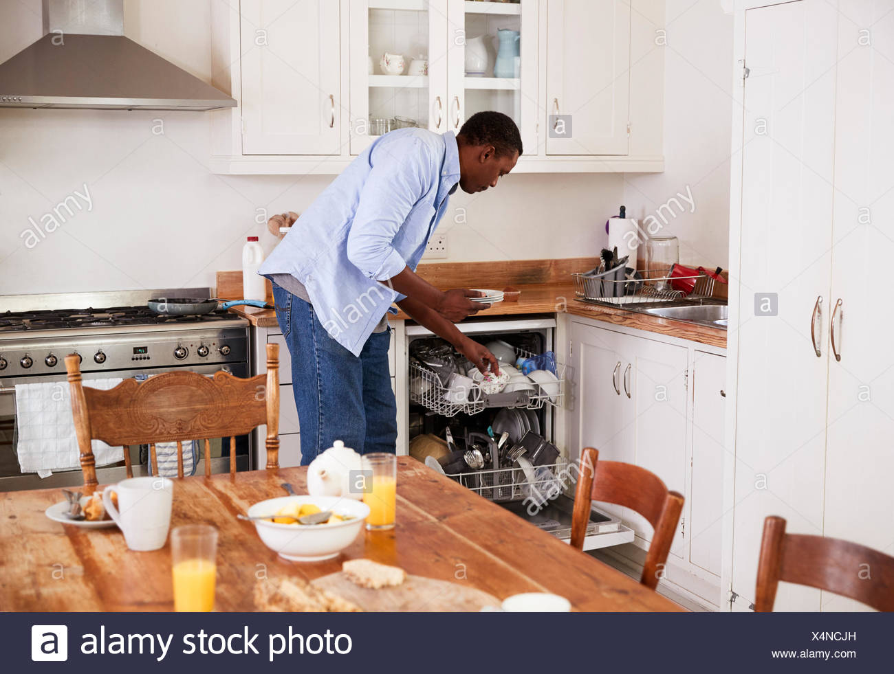 Clearing Dishes High Resolution Stock Photography and Images - Alamy