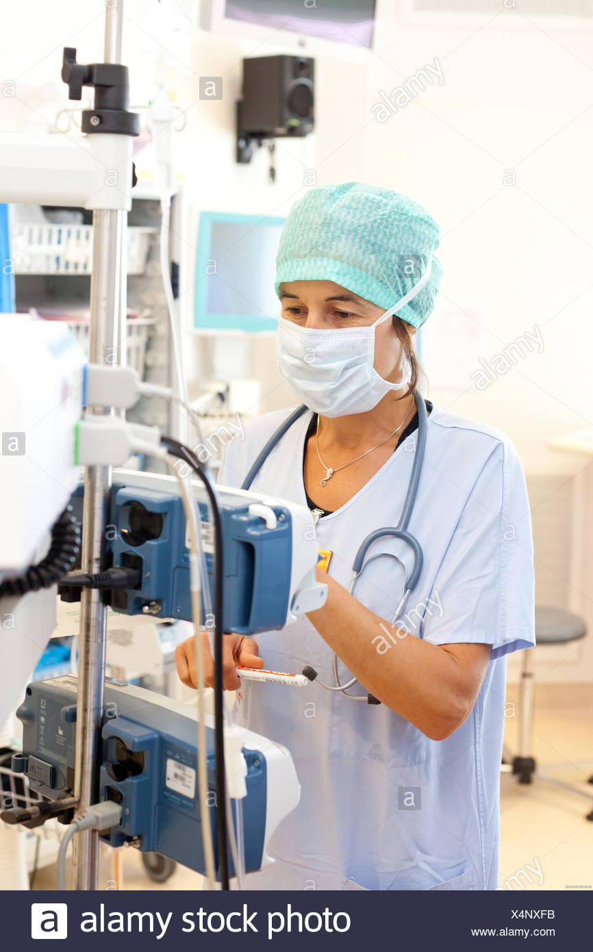 Anaesthetist Operating Theatre High Resolution Stock Photography and ...