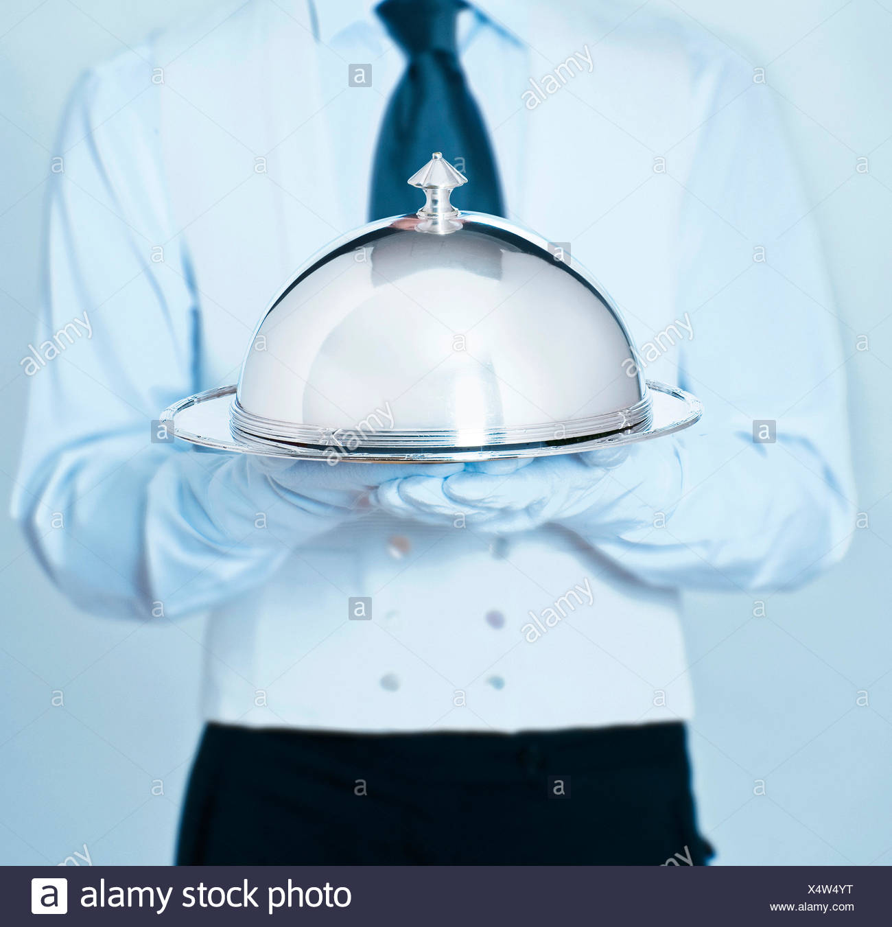 Waiter Cloche Stock Photos & Waiter Cloche Stock Images - Alamy