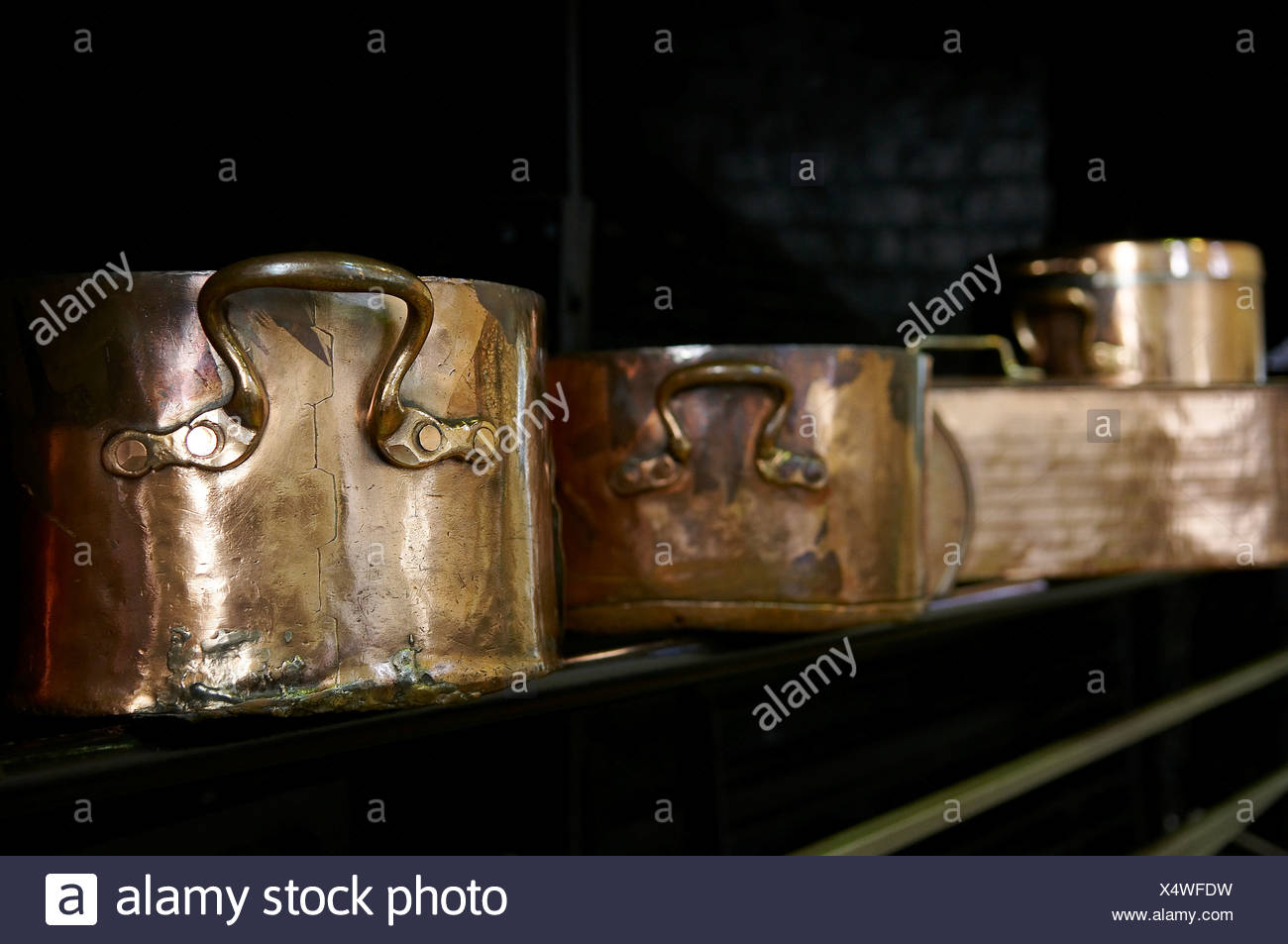 Copper Pots And Pans Stock Photos & Copper Pots And Pans Stock Images ...