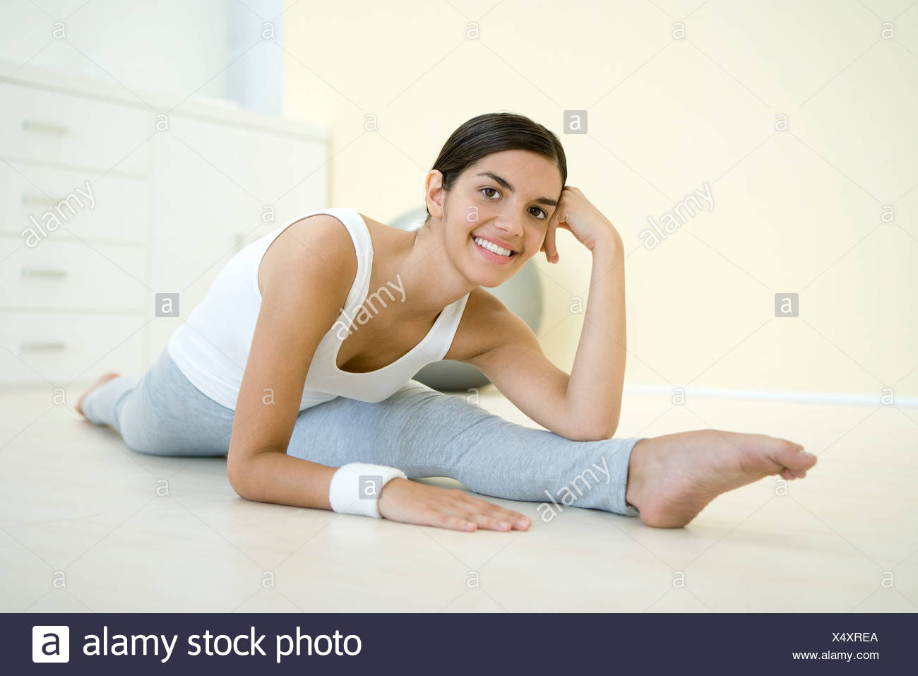 Woman Doing The Splits Stock Photos & Woman Doing The Splits Stock ...