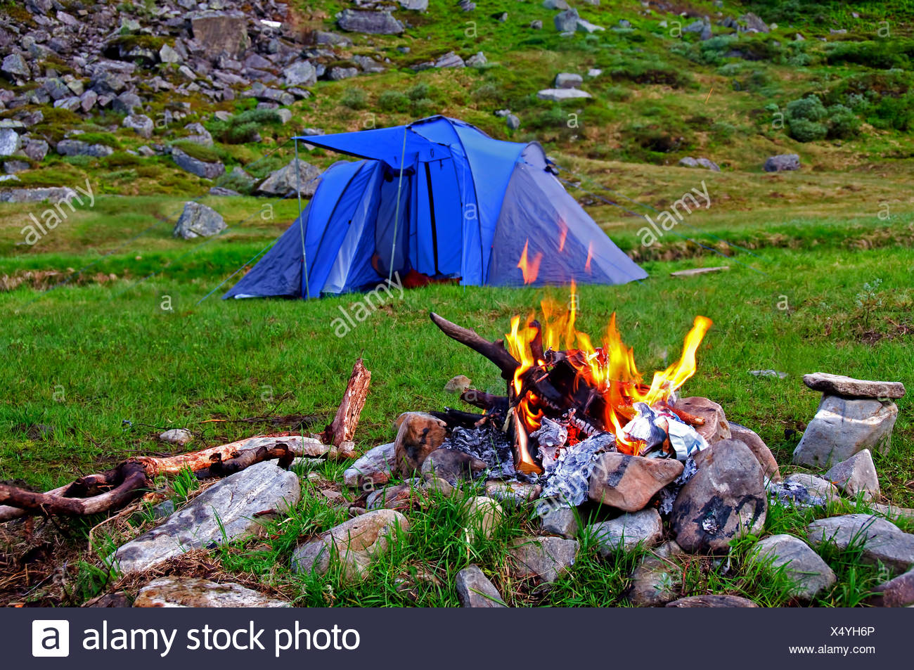 Bonfire Tent Stock Photos & Bonfire Tent Stock Images - Alamy