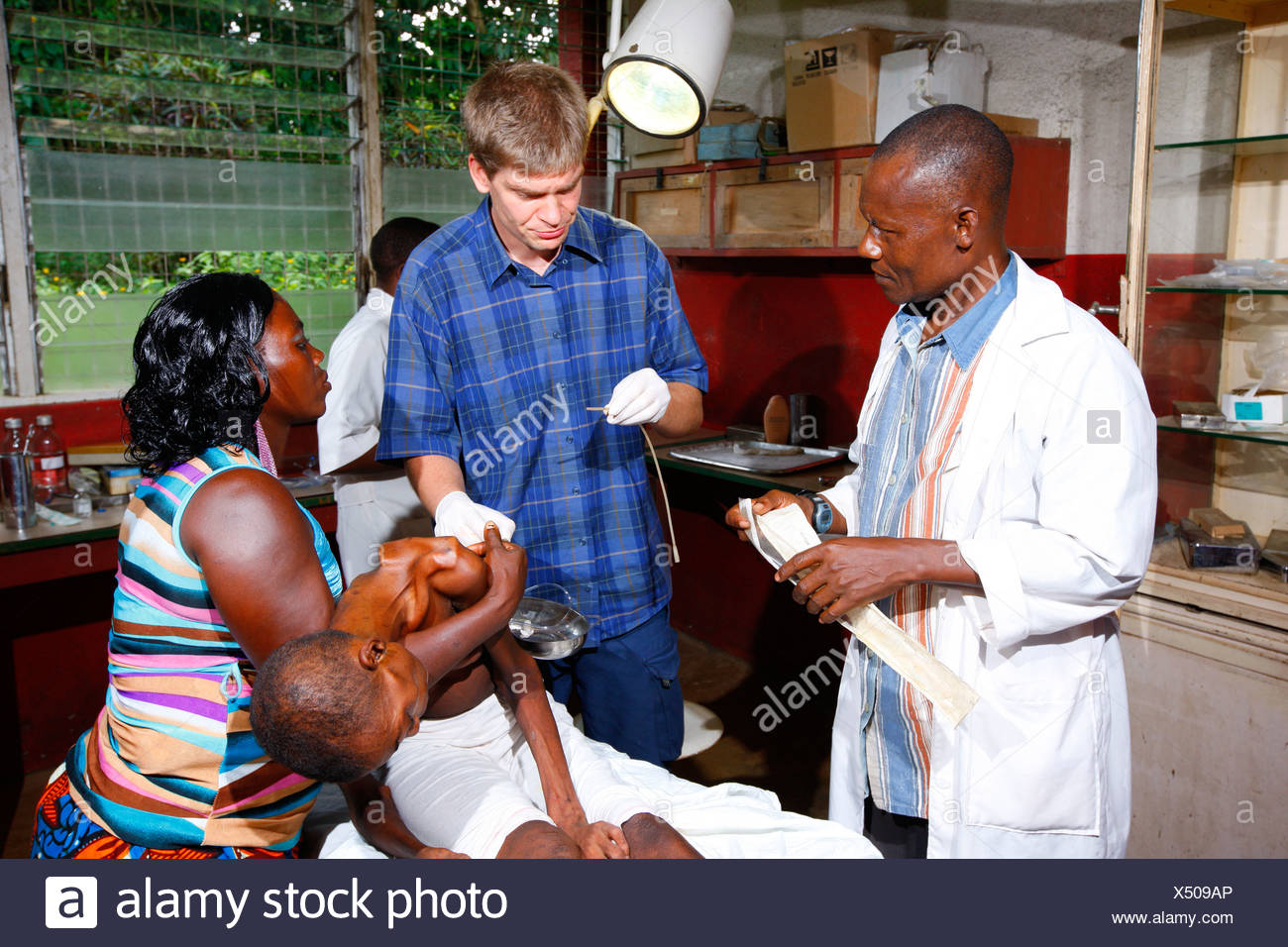 Hospital Ward Patient Doctors High Resolution Stock Photography and ...