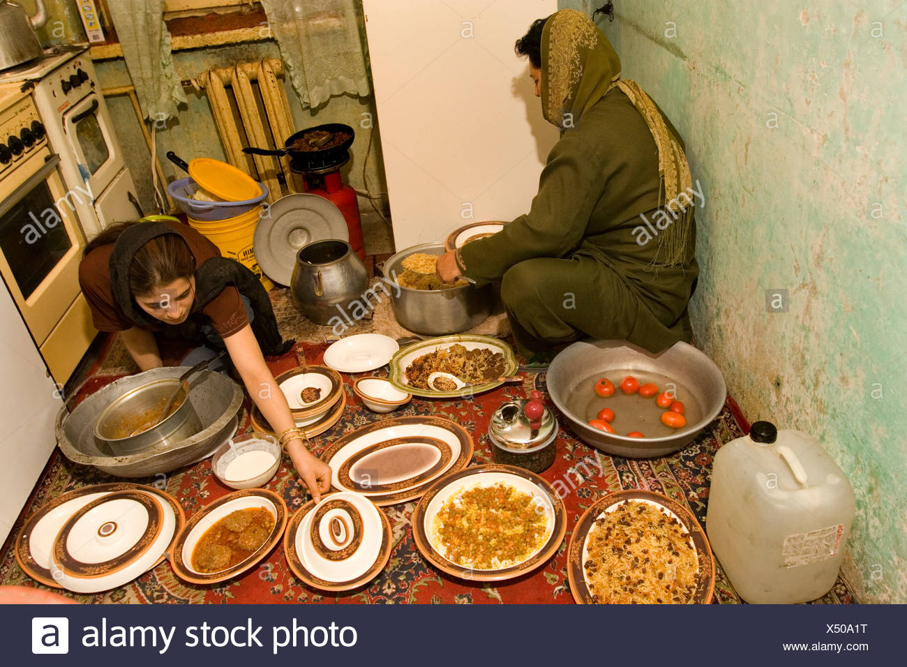 Afghanistan Women Food High Resolution Stock Photography and Images - Alamy