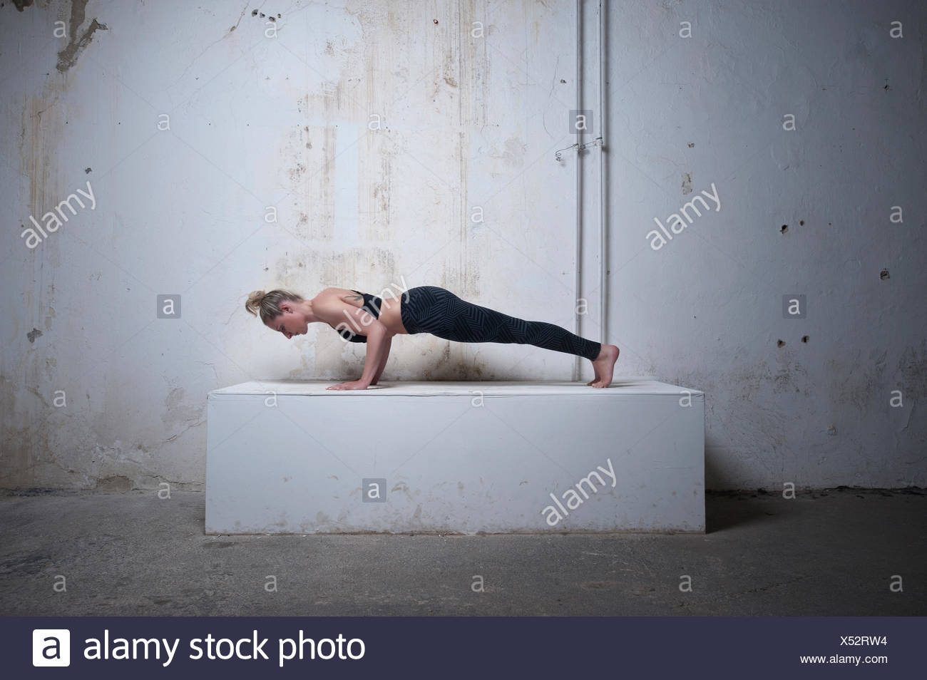 Side Plank Woman High Resolution Stock Photography and Images - Alamy