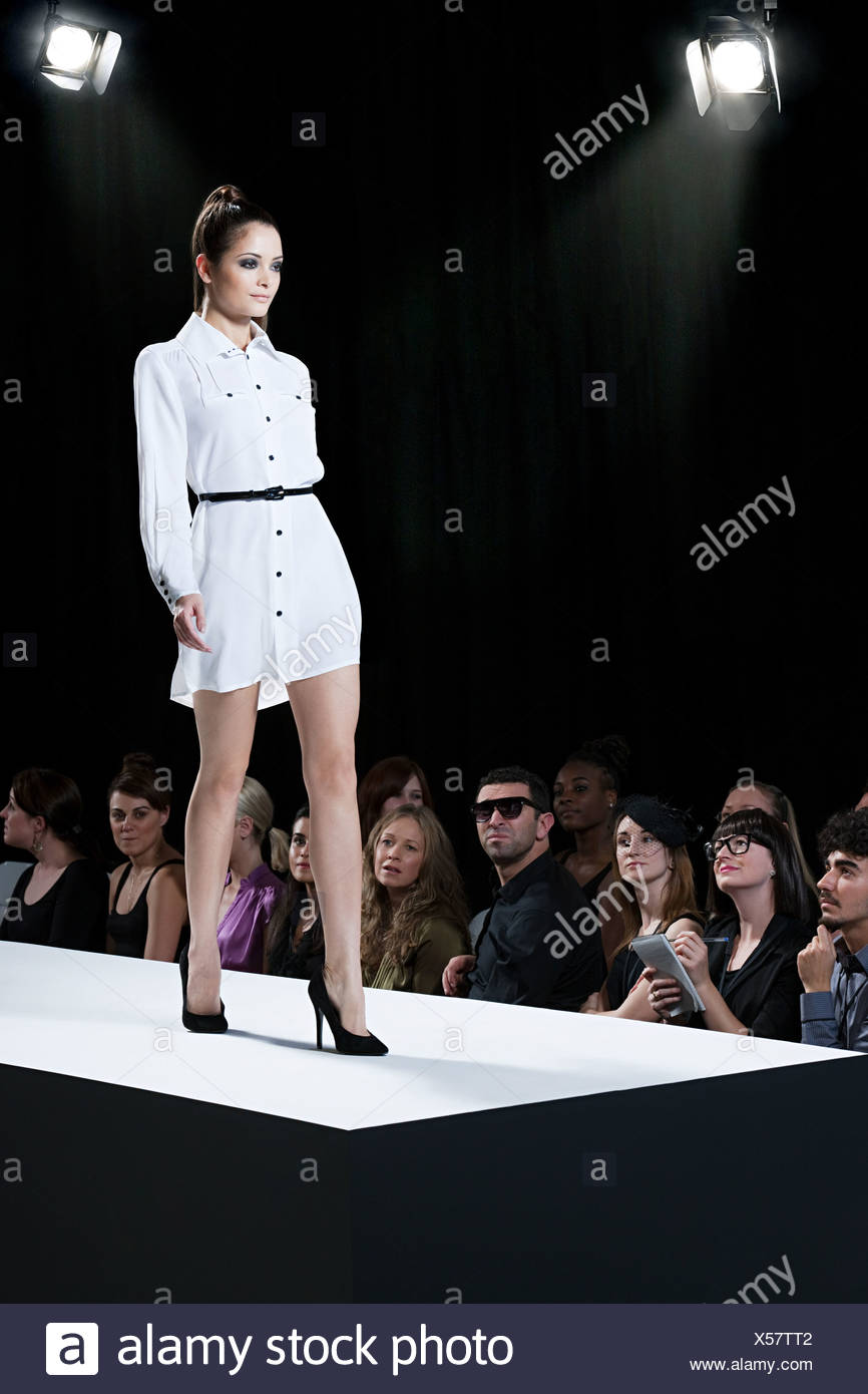 Catwalk Audience Stock Photos & Catwalk Audience Stock Images - Alamy