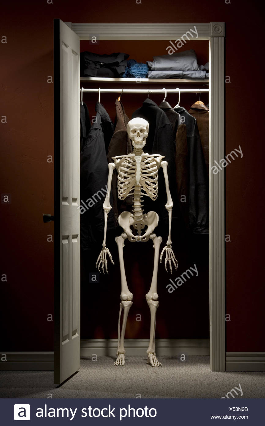Human Skeleton Full Length Stock Photos & Human Skeleton Full Length ...