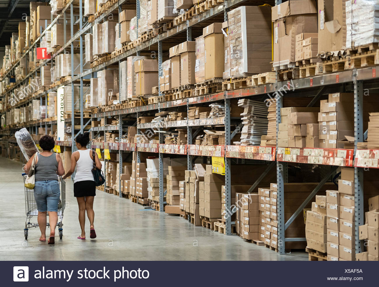 Retail High Resolution Stock Photography and Images - Alamy