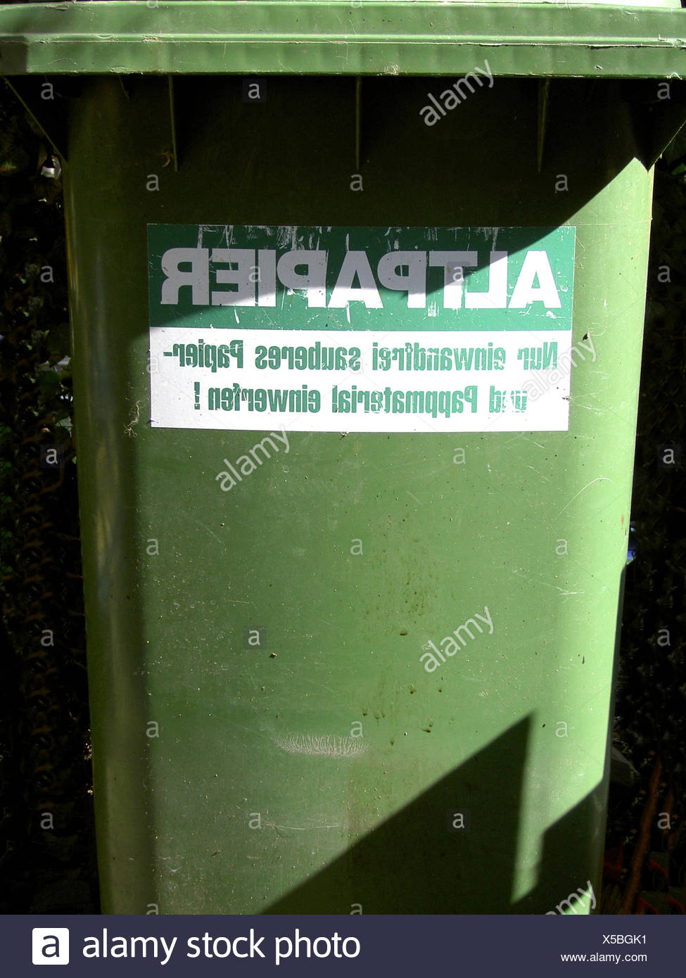 Altpapier Container High Resolution Stock Photography and Images - Alamy