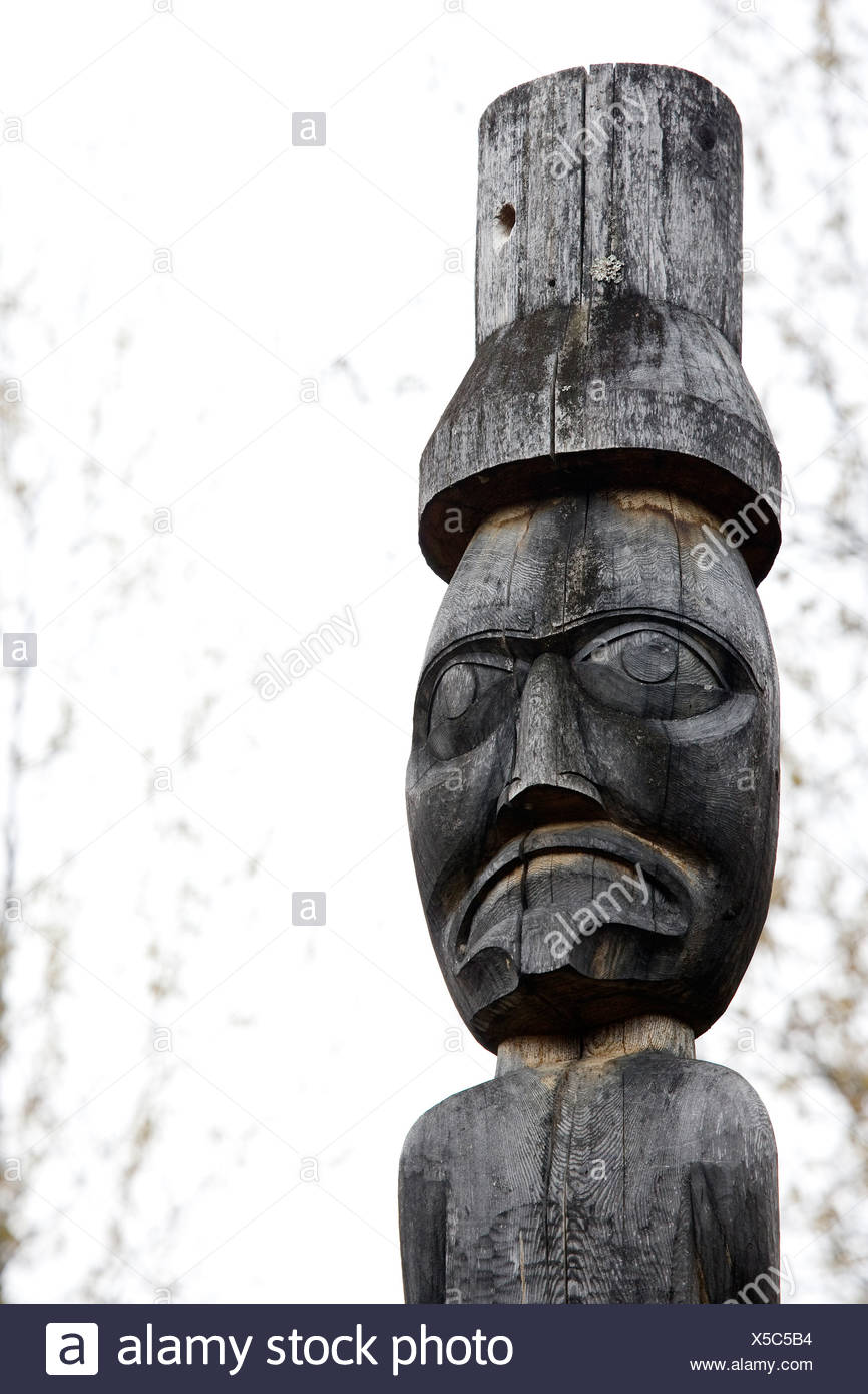 Totem Pole Native American Bear High Resolution Stock Photography and ...