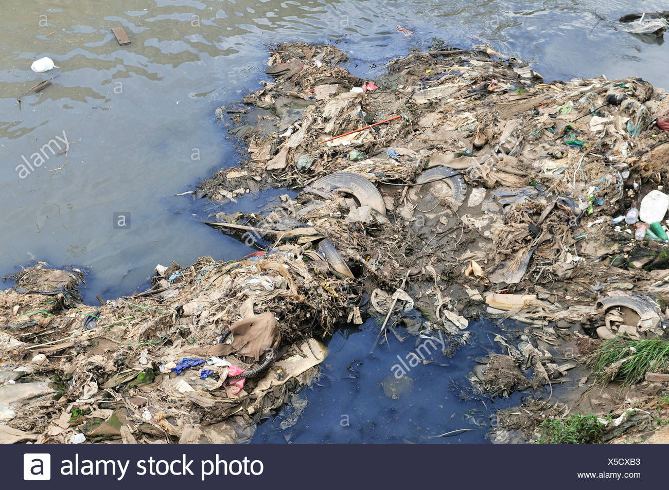 Garbage On The River High Resolution Stock Photography and Images - Alamy