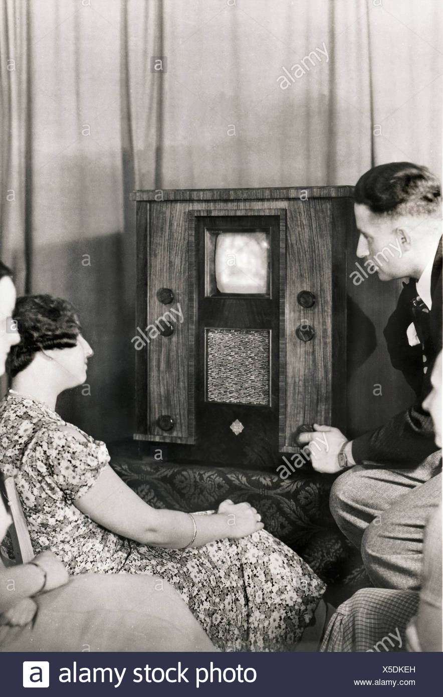 Television Set 1930s Stock Photos & Television Set 1930s Stock Images ...