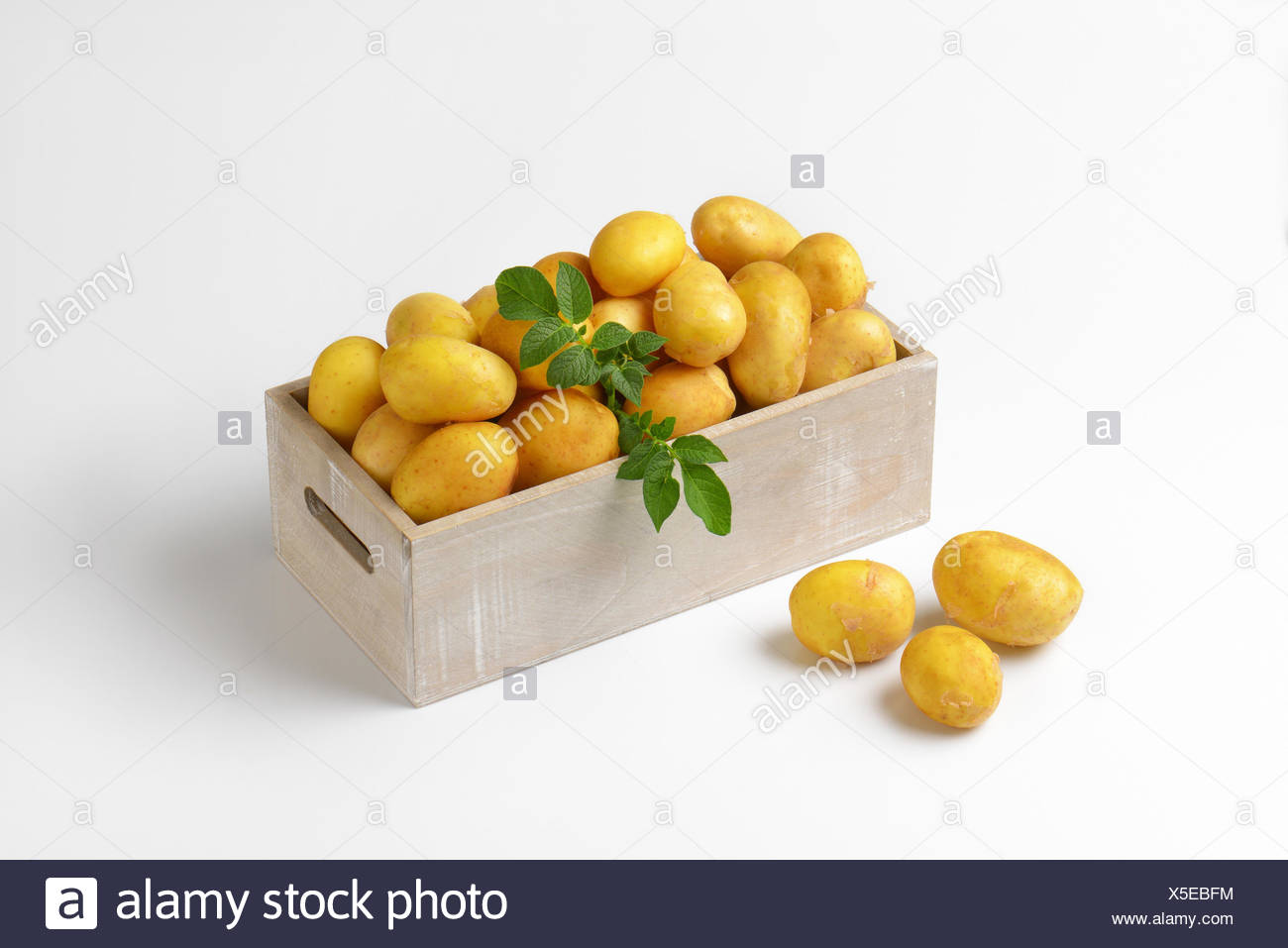 Raw Potatoes Box Stock Photos & Raw Potatoes Box Stock Images - Alamy