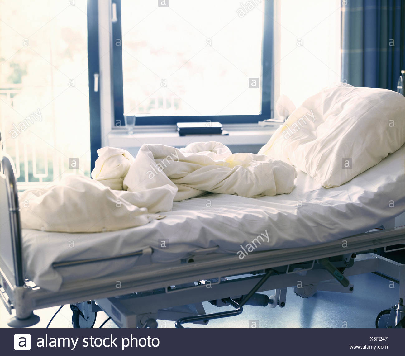 Dying Hospital Bed Stock Photos & Dying Hospital Bed Stock Images - Alamy