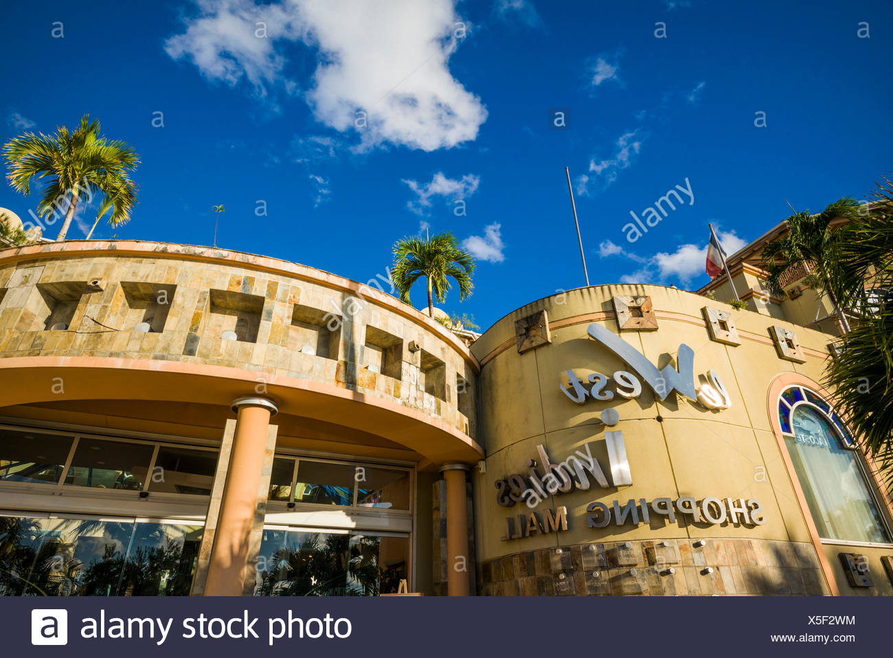 Shopping Mall Exterior Stock Photos & Shopping Mall Exterior Stock ...