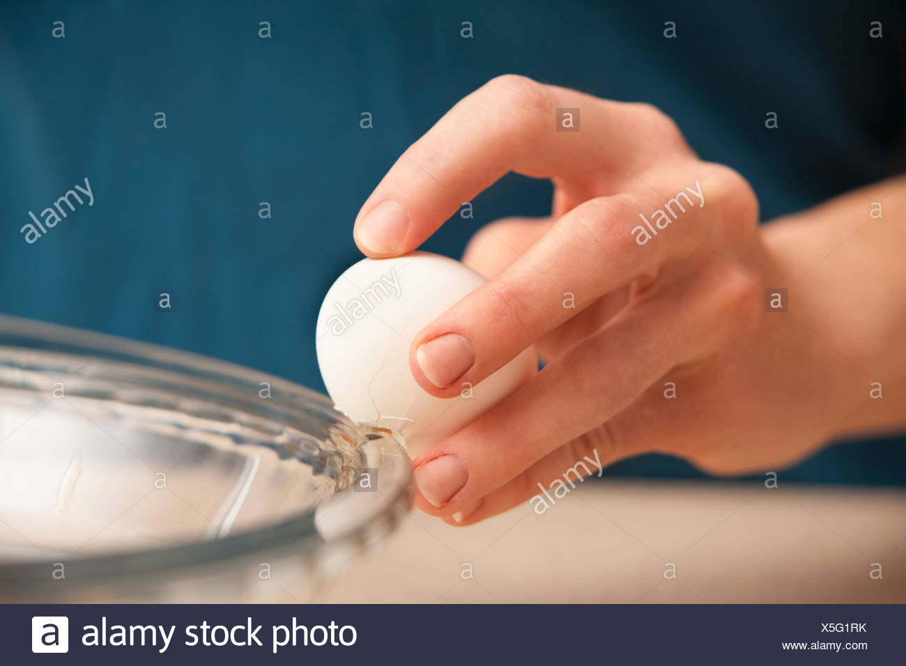 Cracking Egg Stock Photos & Cracking Egg Stock Images - Alamy