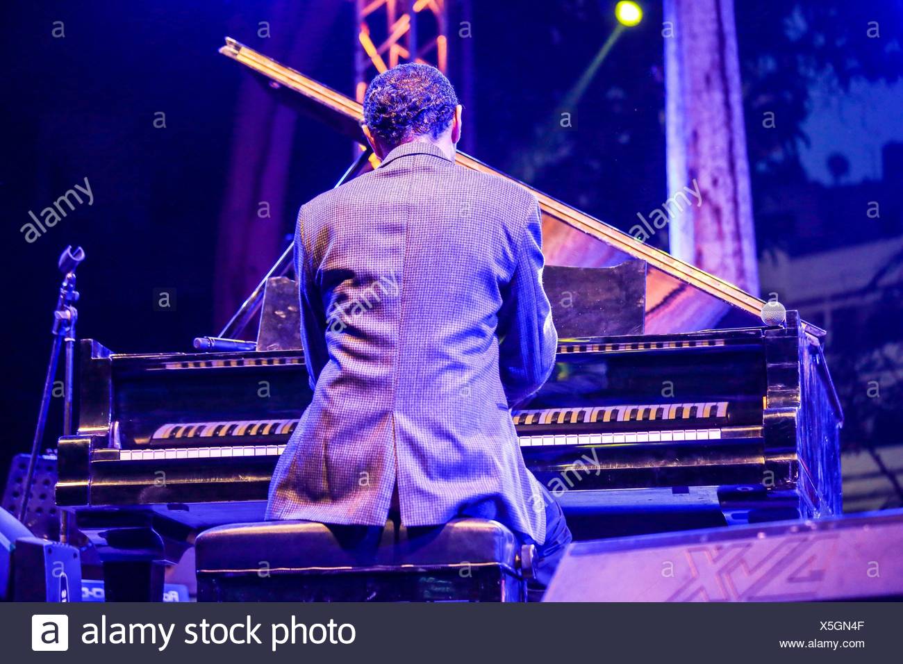 Piano Man Concert Stock Photos & Piano Man Concert Stock Images - Alamy
