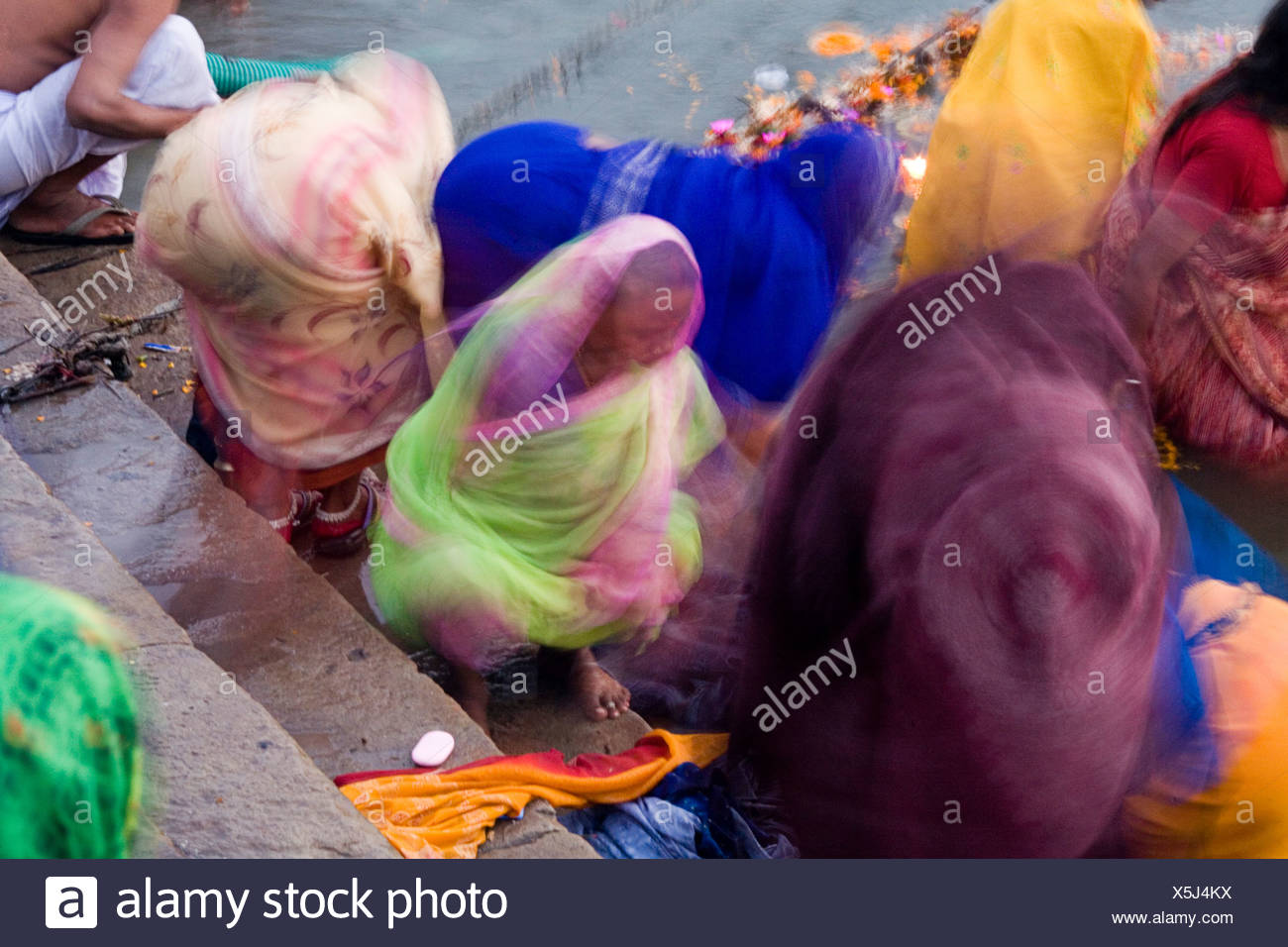 Women Bathing In Saris High Resolution Stock Photography and Images - Alamy