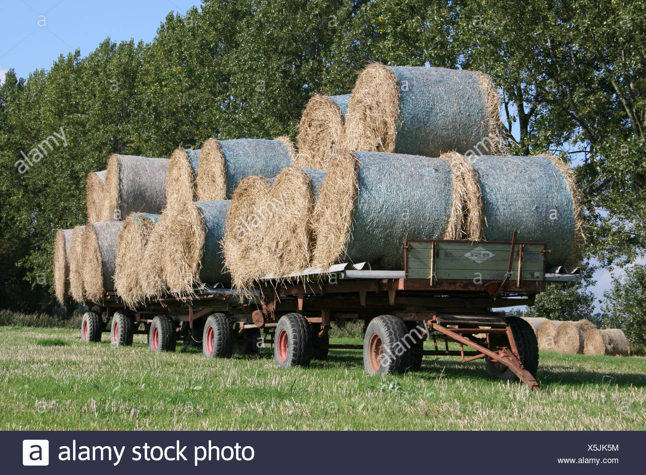 Round Bale Transport High Resolution Stock Photography and Images - Alamy