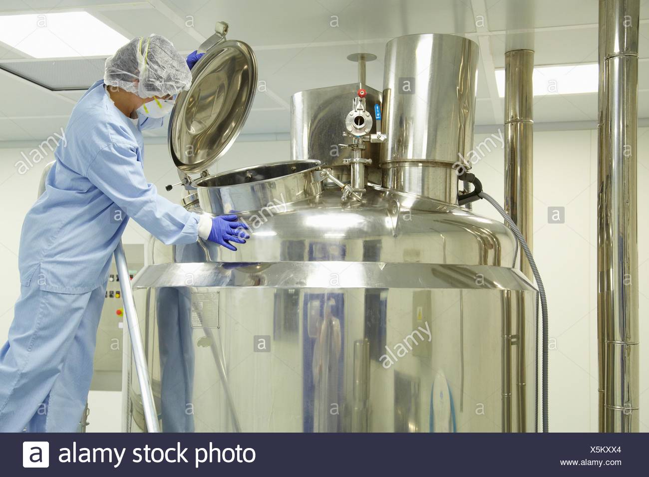Drug Manufacturing Clean Room High Resolution Stock Photography and ...