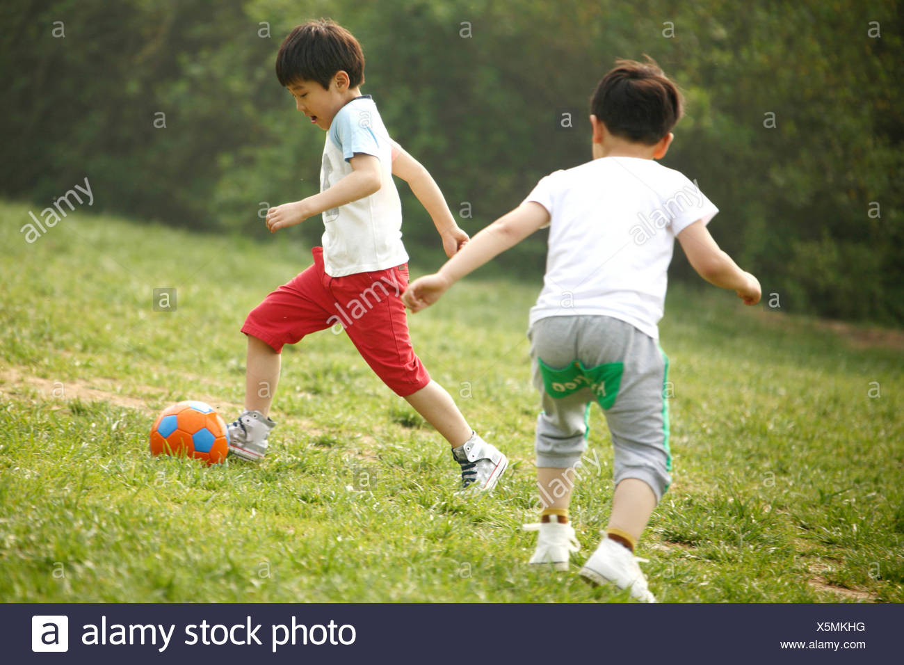 Two Boys Playing Stock Photos & Two Boys Playing Stock Images - Alamy