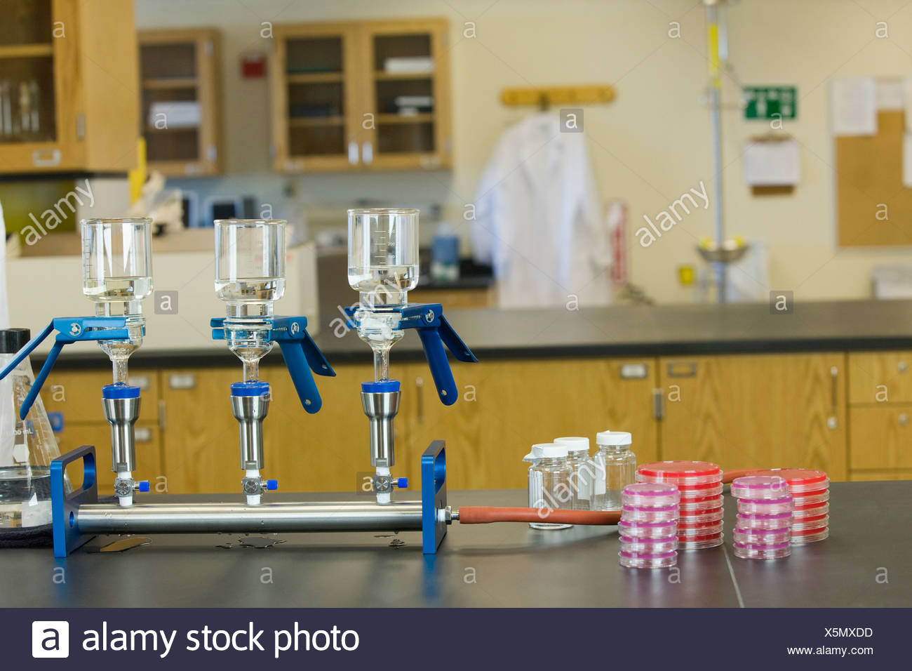 Chemistry Lab Apparatus High Resolution Stock Photography and Images ...