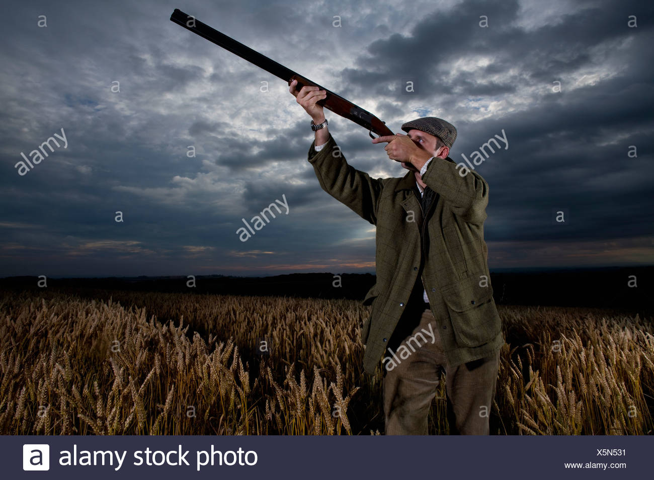 Hunter Shooting Stock Photos & Hunter Shooting Stock Images - Alamy