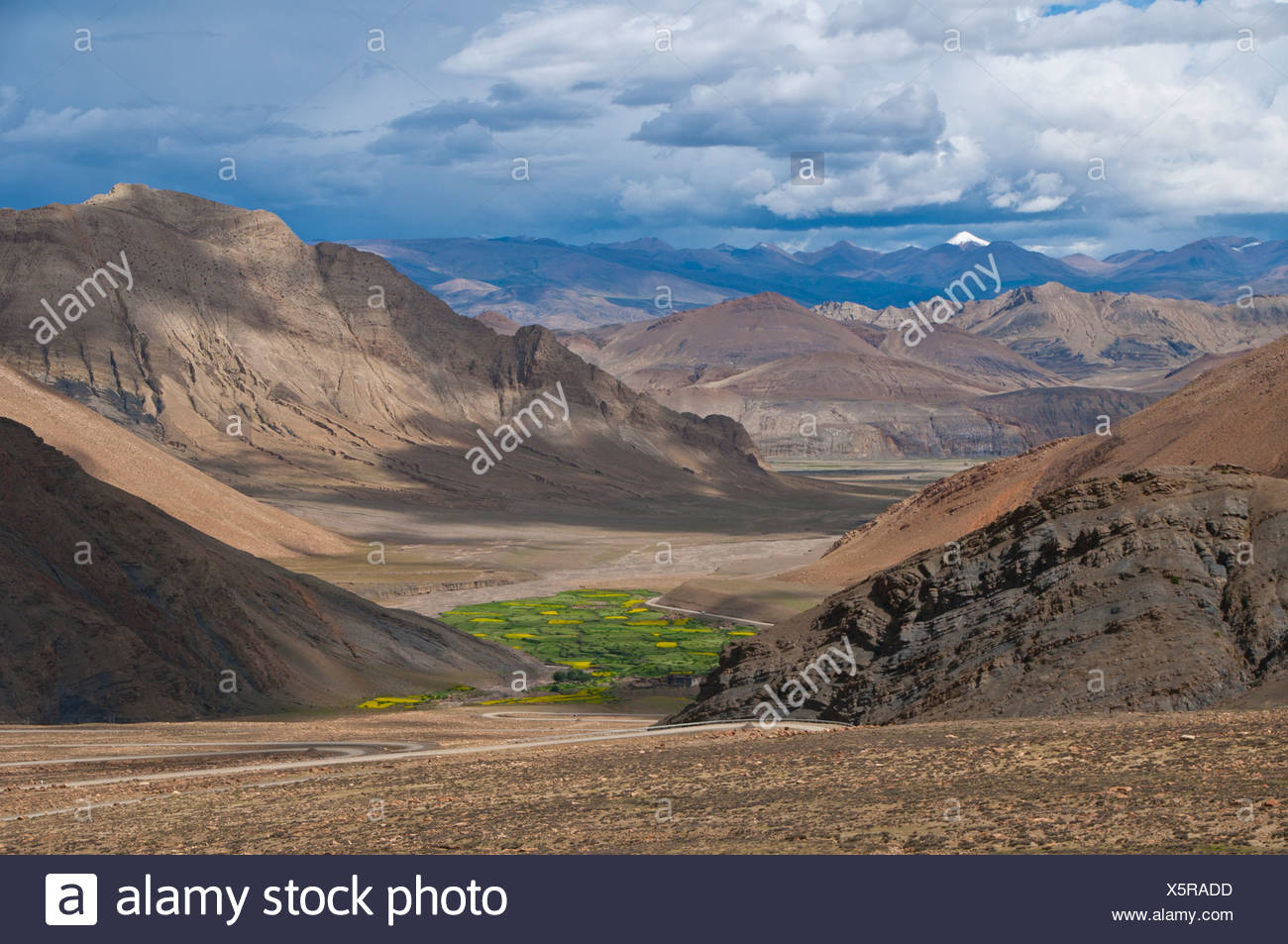Himalayan Scenery High Resolution Stock Photography and Images - Alamy