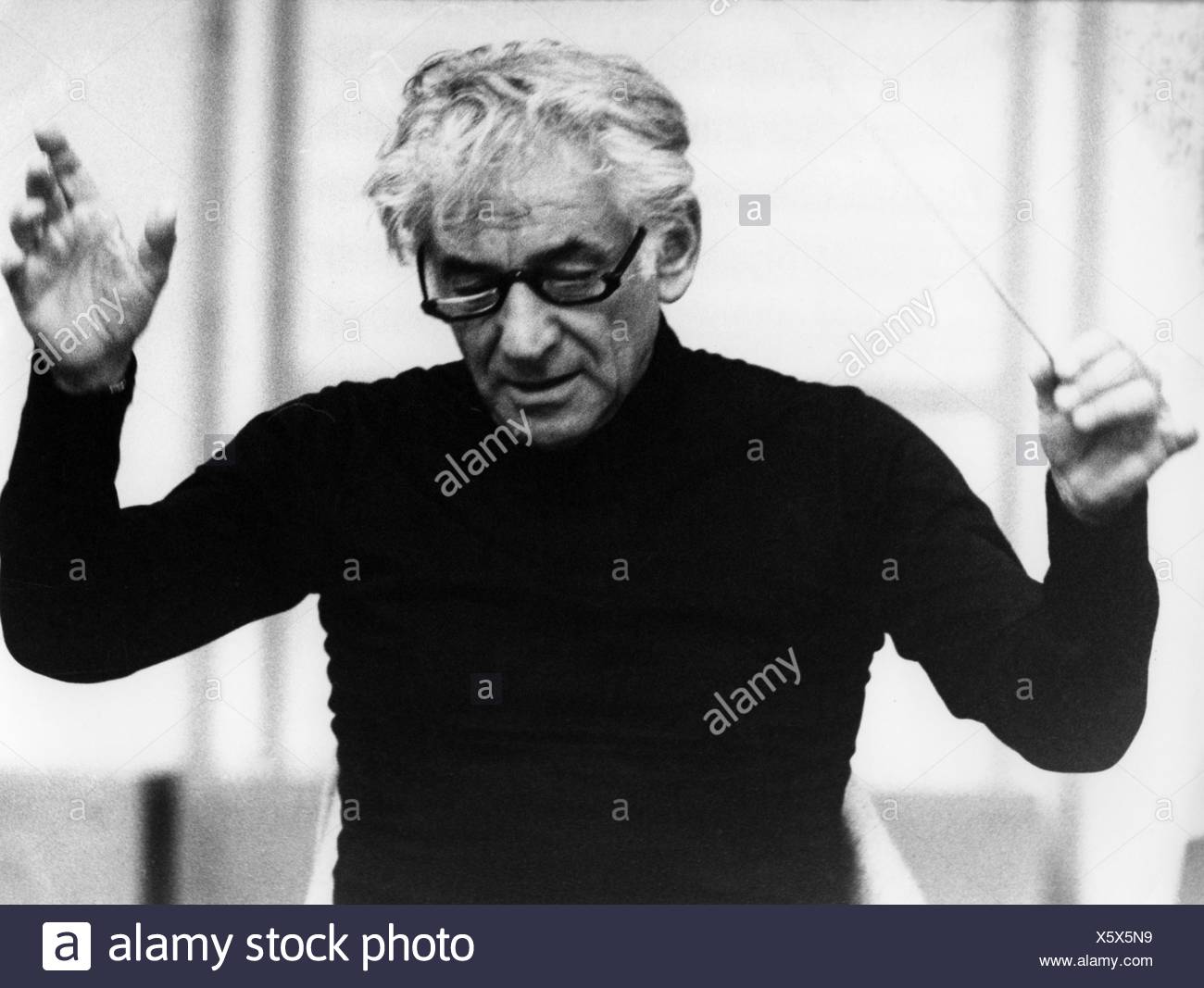 Leonard Bernstein Conducting Stock Photos & Leonard Bernstein ...