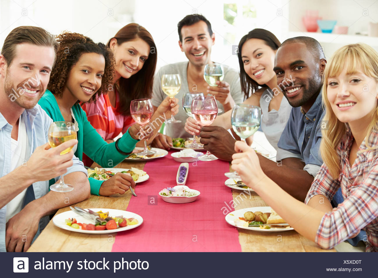 Women Sitting Around Kitchen Table Stock Photos & Women Sitting Around ...