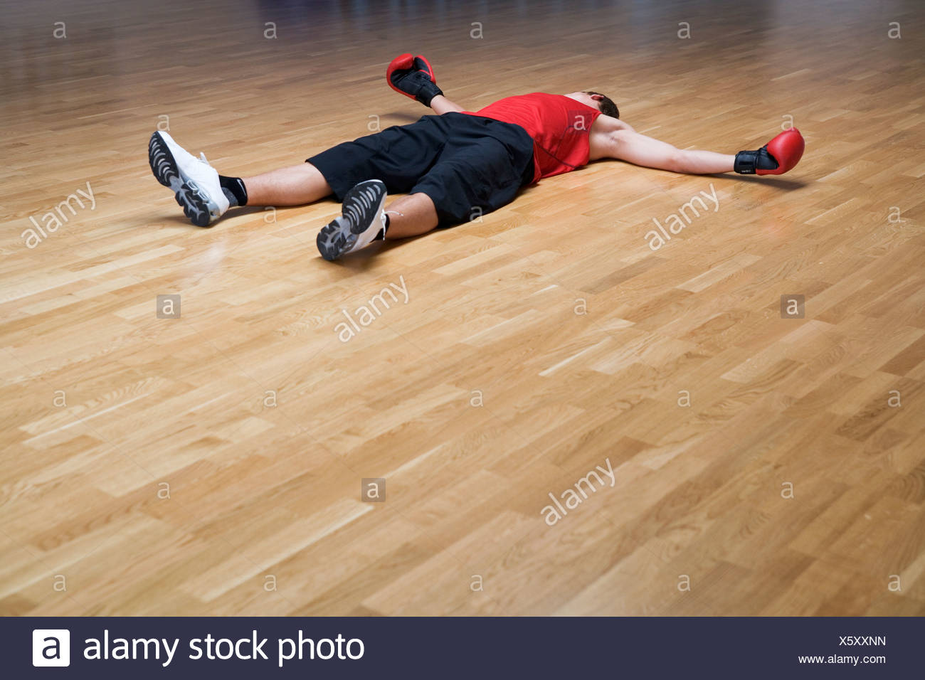 Knocked Out Boxer Stock Photos & Knocked Out Boxer Stock Images - Alamy