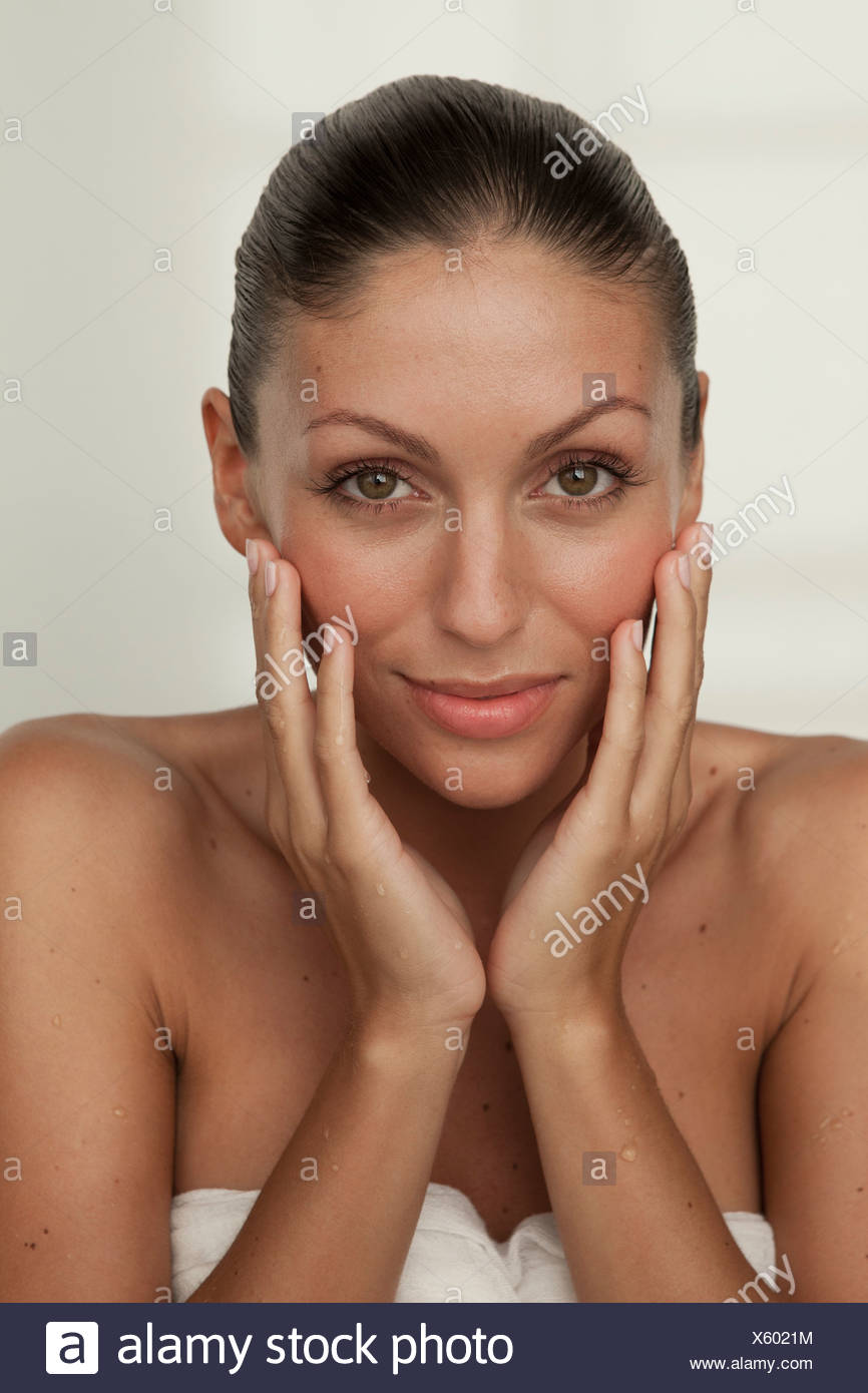 Hands Cupping Face Stock Photos & Hands Cupping Face Stock Images - Alamy