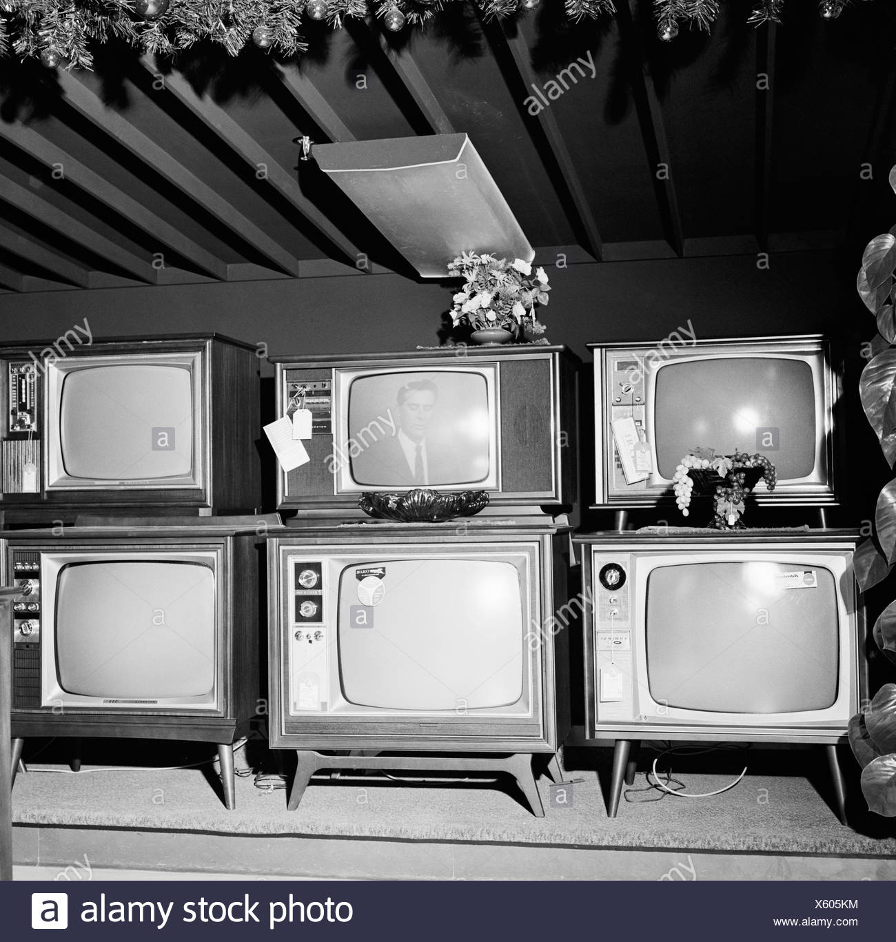 Tv Set 1950s High Resolution Stock Photography and Images - Alamy