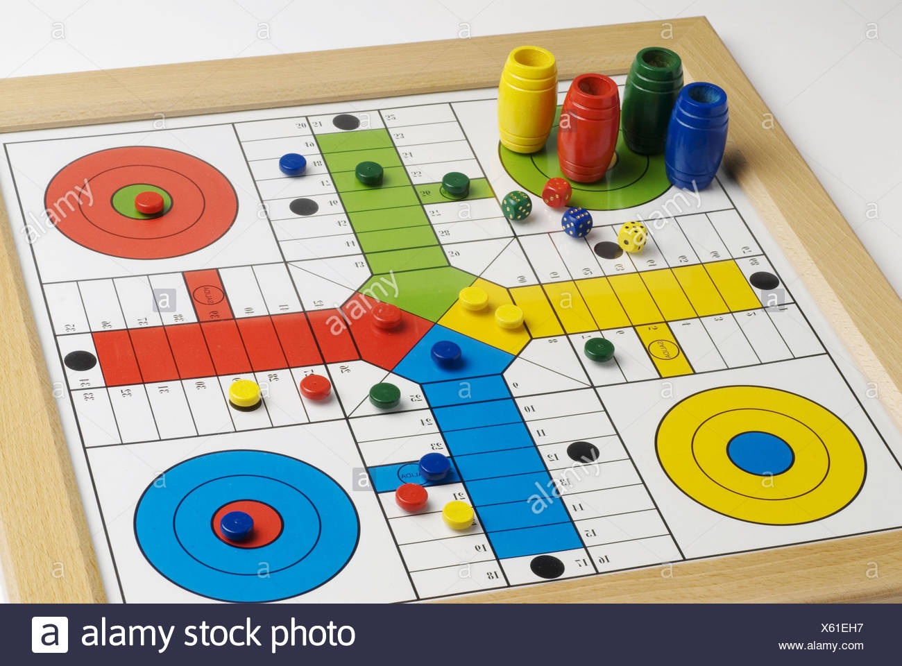Parcheesi Board Stock Photos & Parcheesi Board Stock Images - Alamy