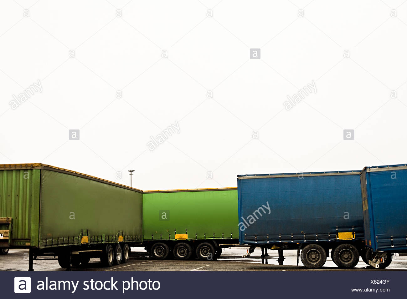 White Semi Truck High Resolution Stock Photography and Images - Alamy