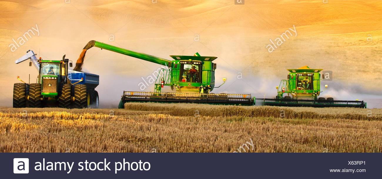 John Deere Tractor In Field High Resolution Stock Photography and ...