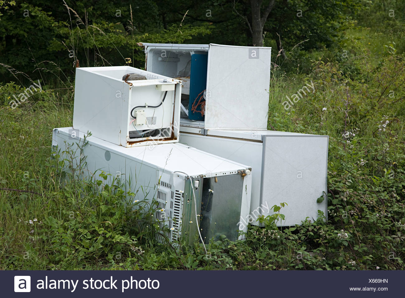 Dumped Refrigerator High Resolution Stock Photography and Images - Alamy
