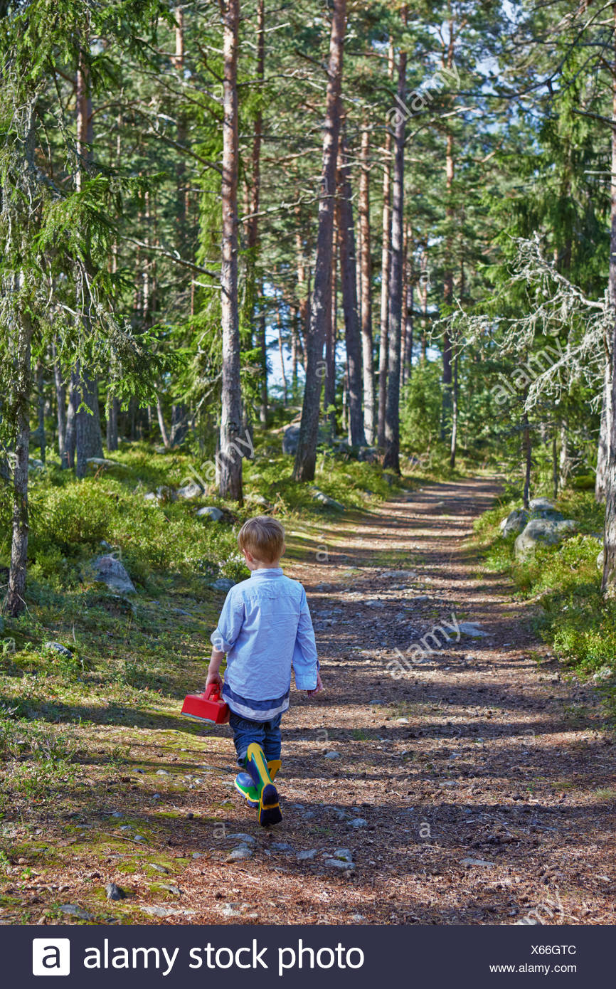 Alone Child Path High Resolution Stock Photography and Images - Alamy