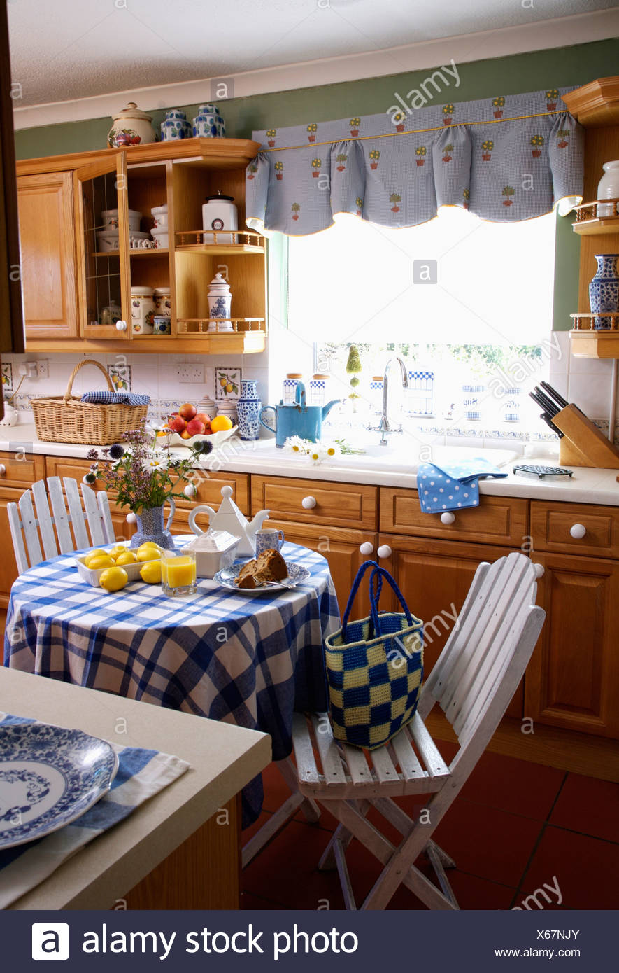 Wooden Pelmet High Resolution Stock Photography and Images - Alamy